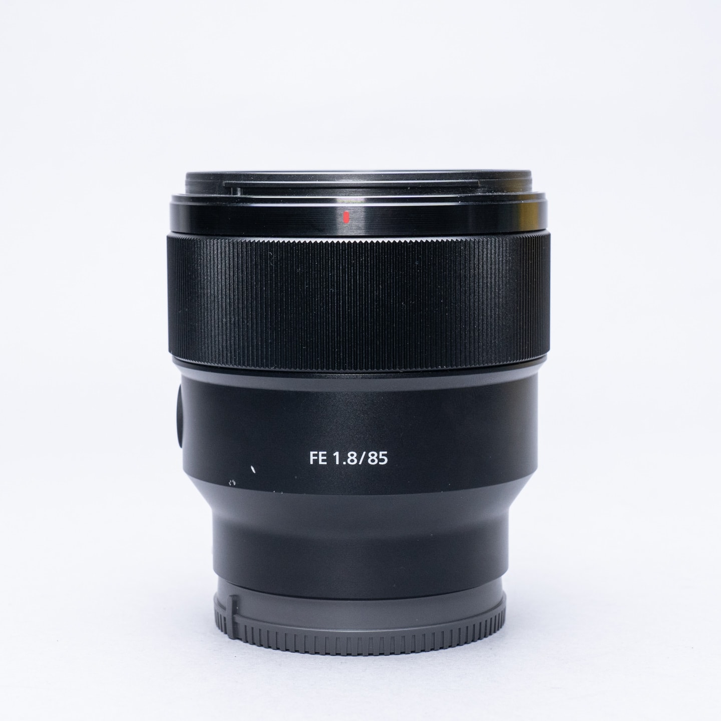 Sony FE 85mm f/1.8 Lens | GearFocus